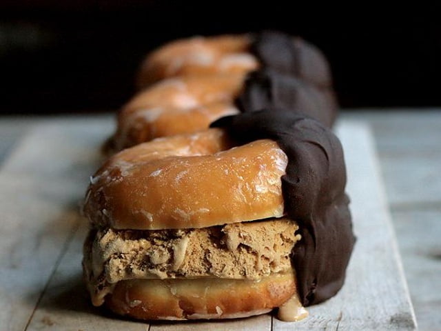 Donuts rellenas con helado: aprende a preparar el postre del momento ...